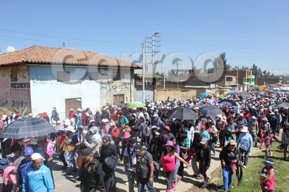 Cientos de fieles acompañan la imagen de la "Mamacha Cocharcas" (FOTOS ...
