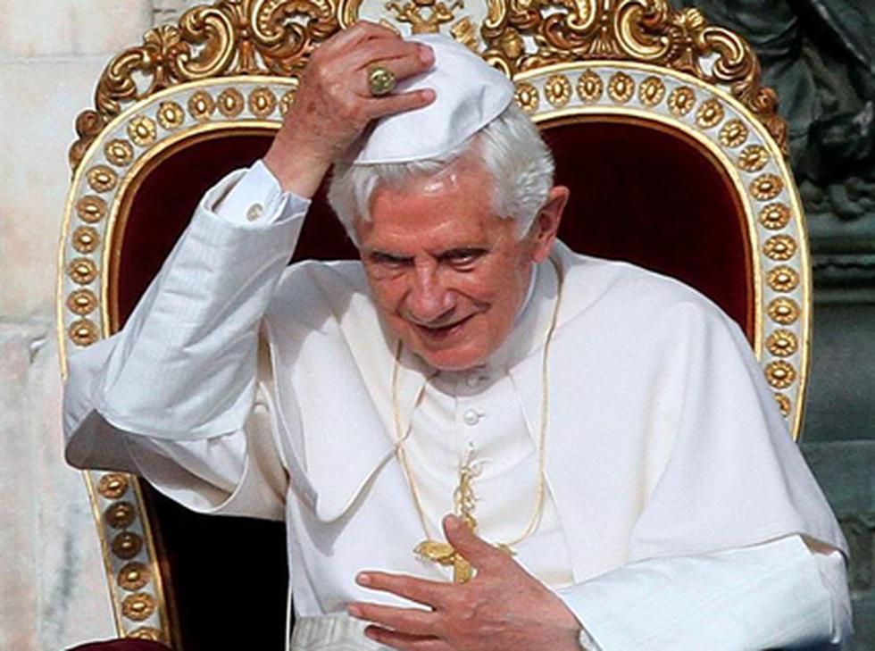 Papa Benedicto XVI lucha contra el viento al llegar a Milán | PERU | CORREO